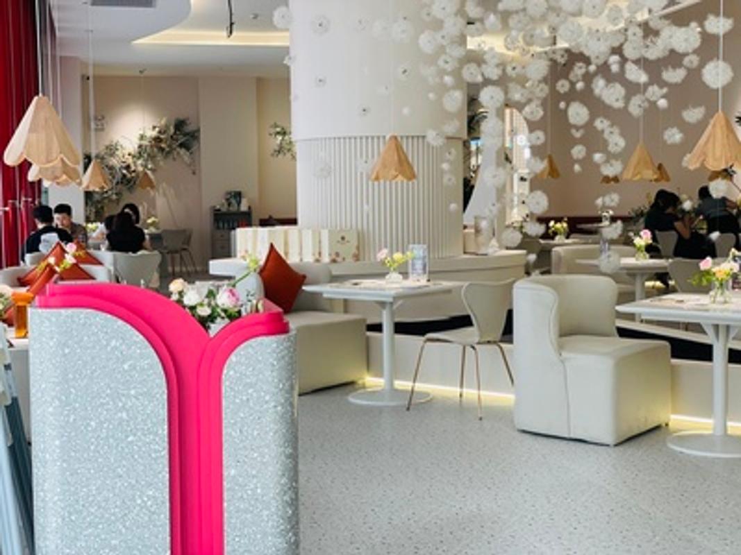 Curved Small Reception Desk for Beauty Salon Store in Laminate ...