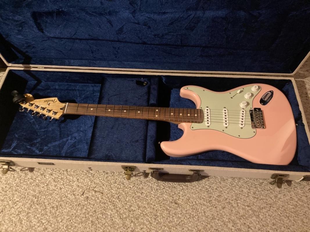 Fender Player Stratocaster Shell Pink w/3-Ply Mint Pickguard – Chicago ...