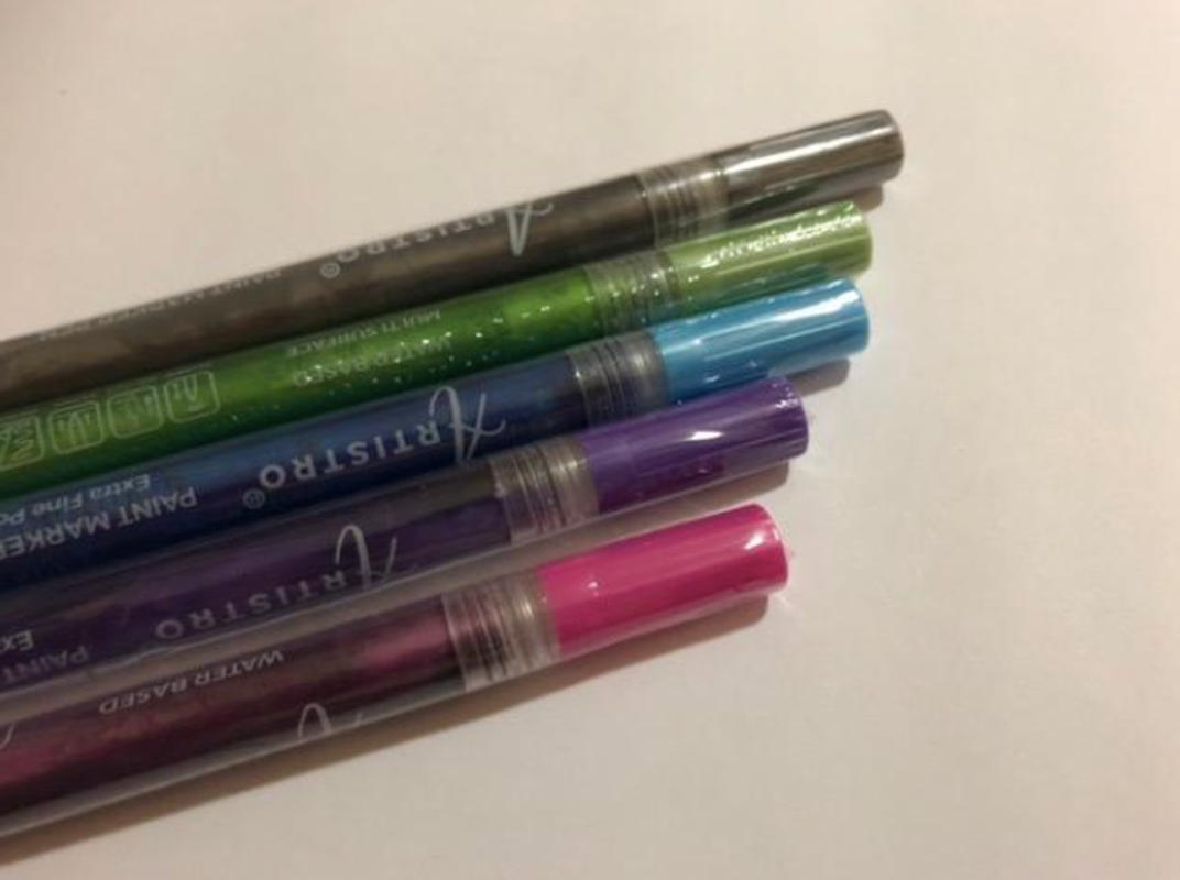 Set of 12 Metallic Paint Markers | Artistro