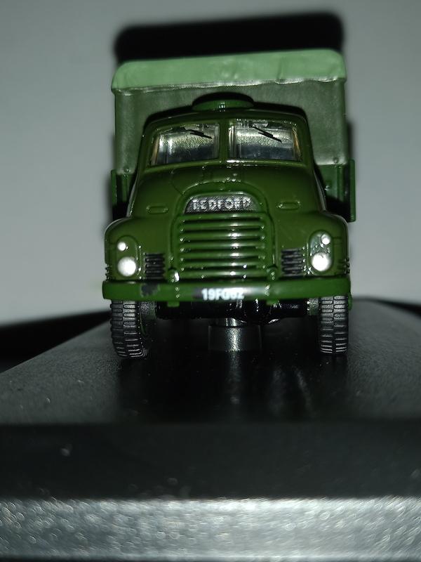 OXFORD DIECAST 1:76 Scale Bedford RL Parachute Regiment — Oxford Diecast
