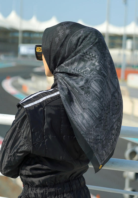 Blume Square - Jet Set – Buttonscarves