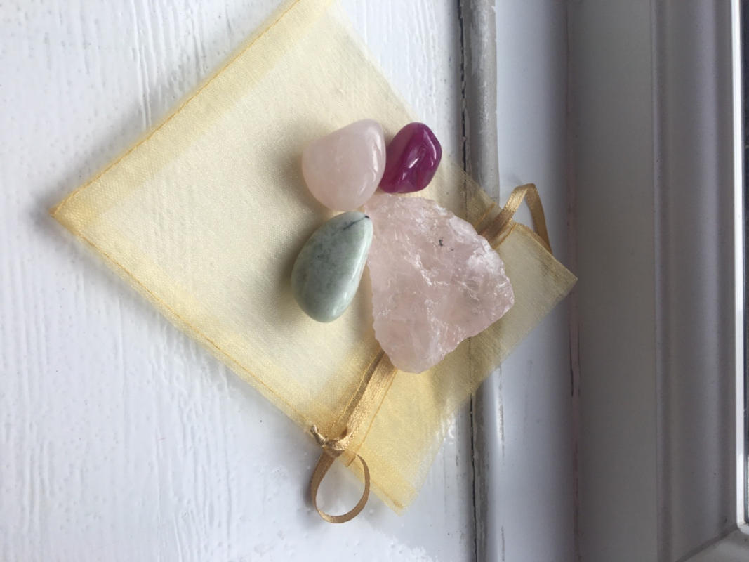 Find Love Healing Crystal Pack – The Psychic Tree