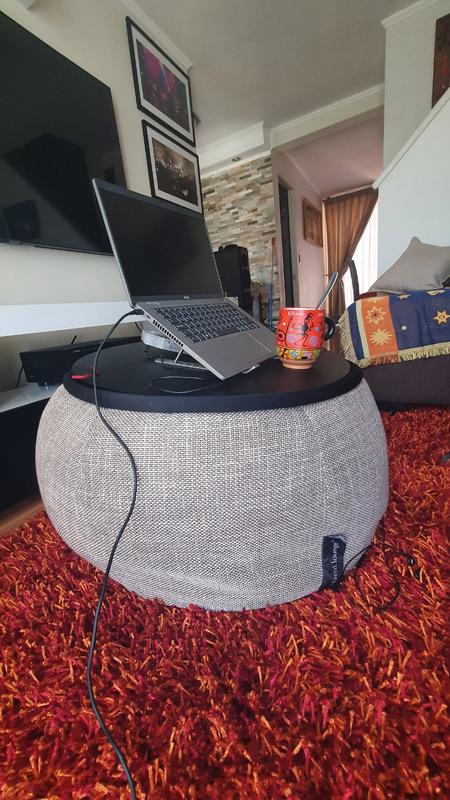 Mesa informal es una mezcla de diseño y practicidad | Ambient Lounge Chile