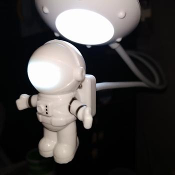 Astronaut Spaceship USB Light - GEEKYGET