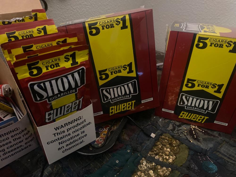 Show Cigarillos Sweet Pre Priced 15 Pouches of 5 – Tobacco Stock