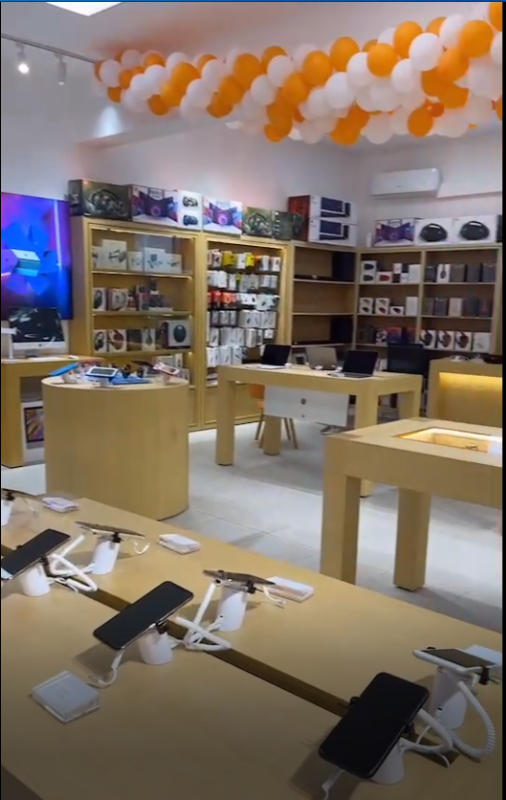 Apple Cell Phone Store Wall Display Cabinet Shelf Hooks Headset Soluti ...