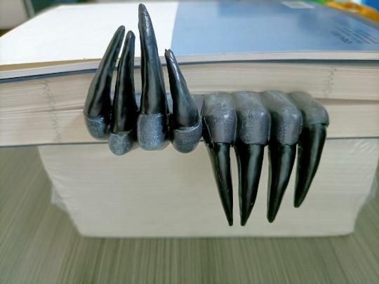 Realistic Witch Demon Claws Bookmark - GEEKYGET®