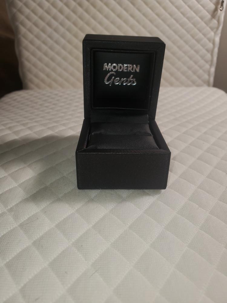 Elegant Ring Box – Modern Gents