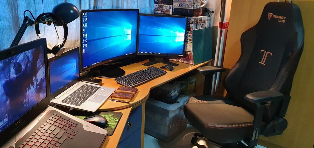 TITAN XL series gaming chairs | Secretlab US